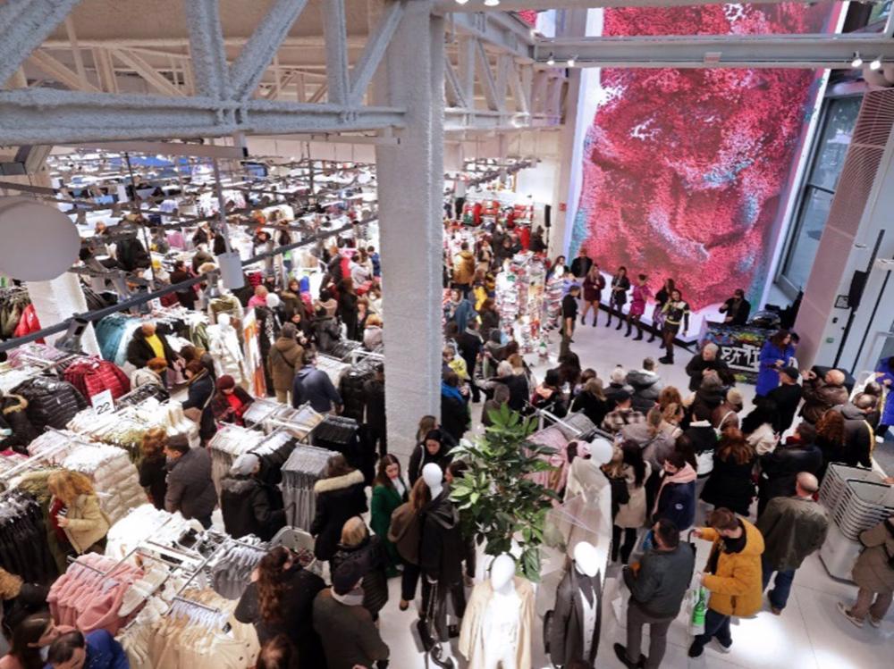 ¡El Lefties del futuro ya está aquí! Así es el nuevo digital store de ...